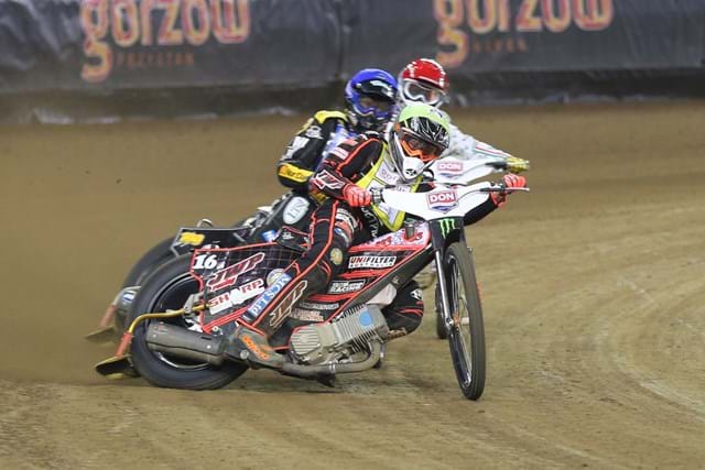 Sam Masters the new leader but it is tight at the top - January 2016